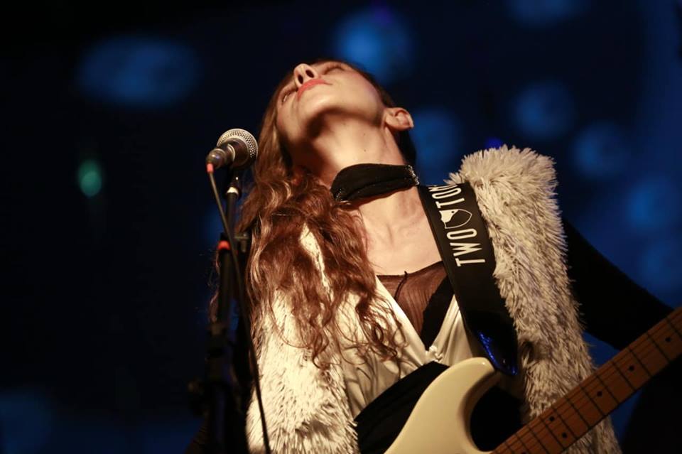 Malu Maria mostra seu som sem limites - Cartão de Visita News