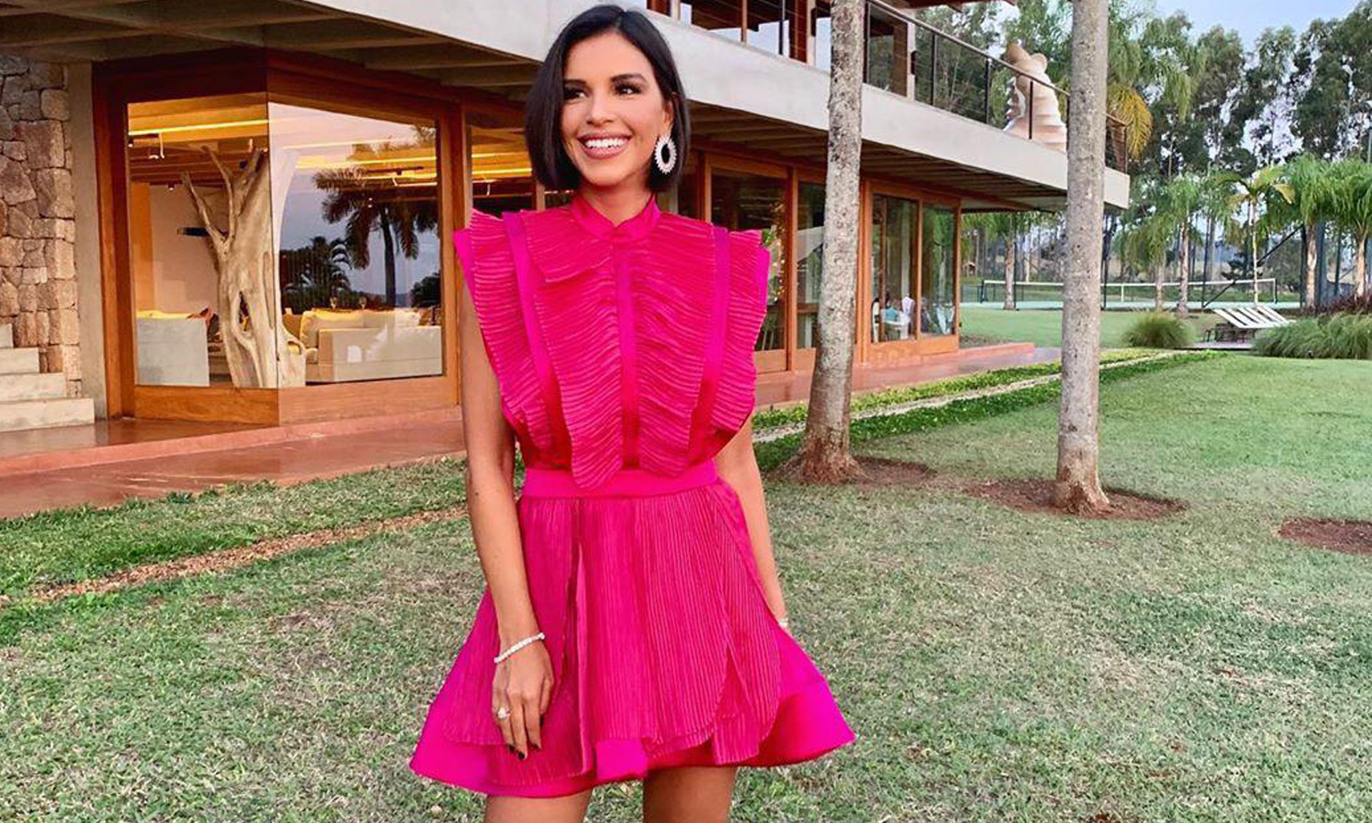 Mariana Rios arrasa em look pink de babados - Cartão de Visita News