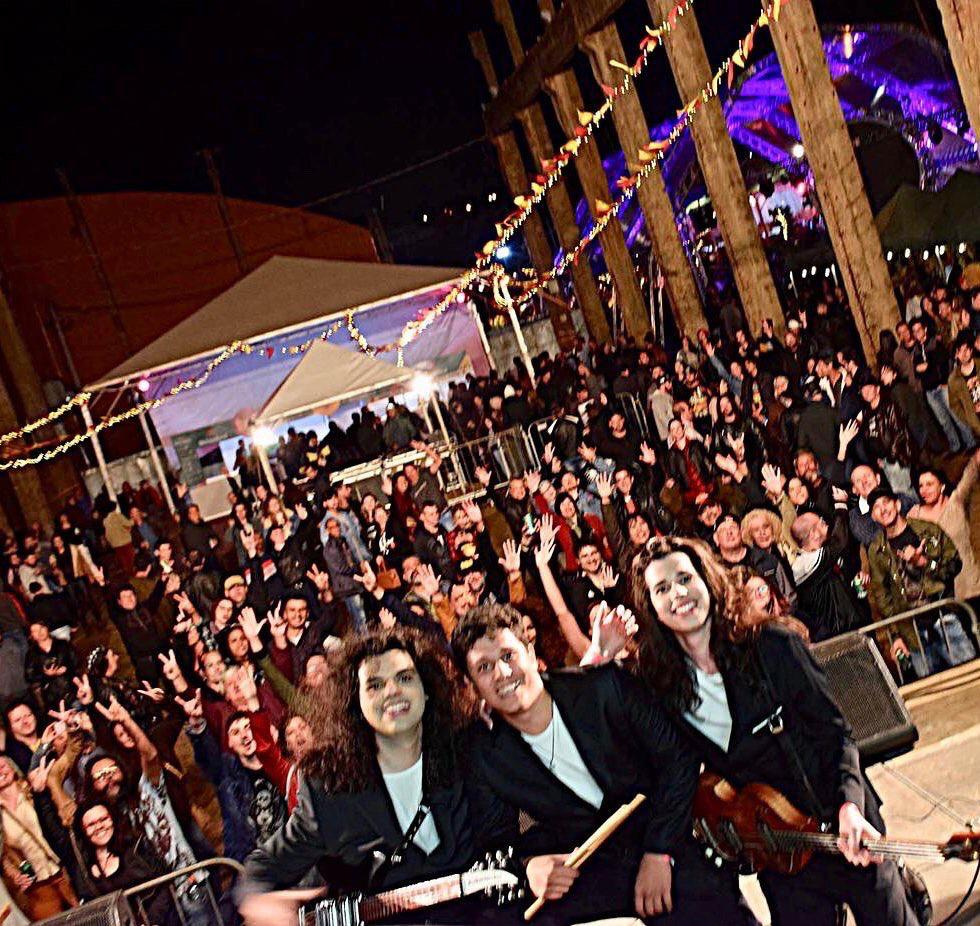 Conheça a Banda AL9: Os irmãos que saltaram de vídeos acústicos para ...