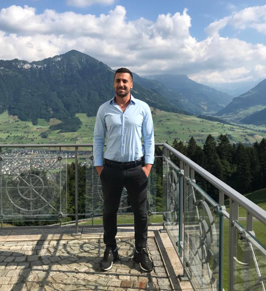 Conheça Tomer Zur - Cartão de Visita News