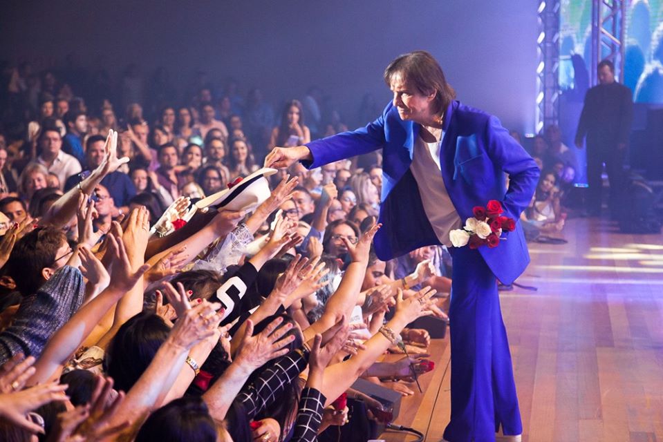 Roberto Carlos suspende shows, Oswaldo Montenegro, Bethânia e muitos ...