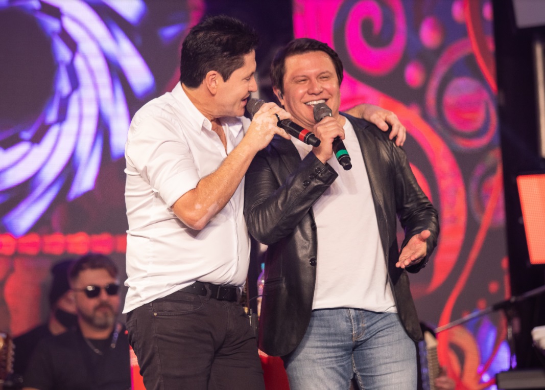 Live: Gian & Giovani levam grandes sucessos para o Música na Band ...
