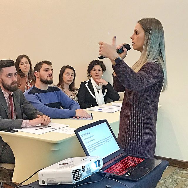 Conheça a história da famosa advogada trabalhista e professora Rafaela ...