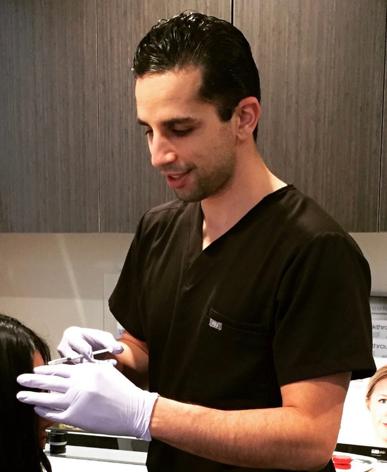 Dr. Emil Kohan aponta que a Cirurgia Plástica é o casamento perfeito da ...