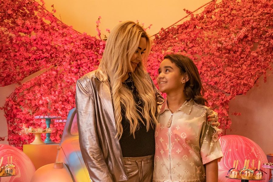 Luxo! Simone Almeida comemora 11 anos da filha em Aphaville - Cartão de ...