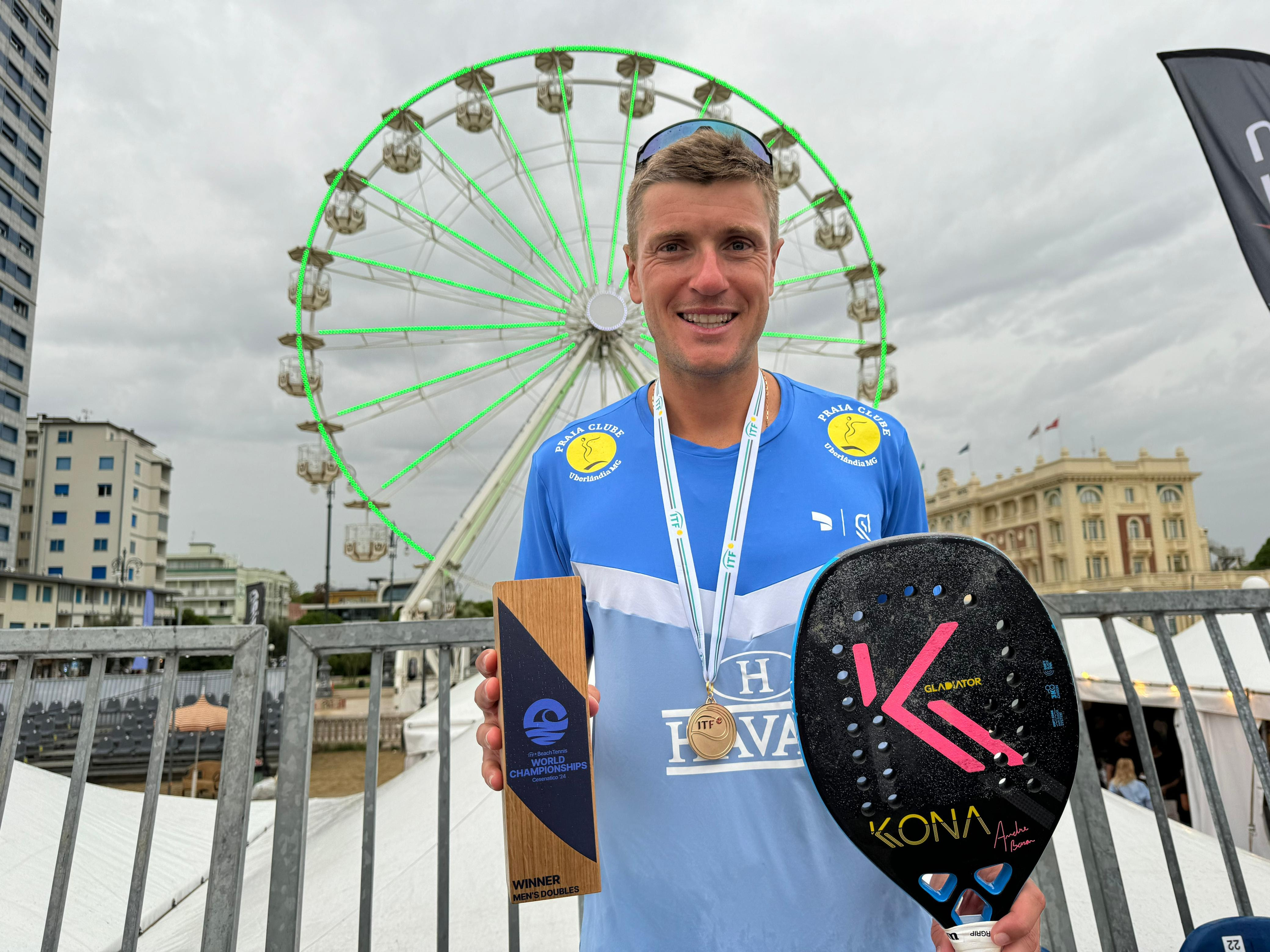 André Baran é campeão mundial e vira líder do ranking no beach tennis ...