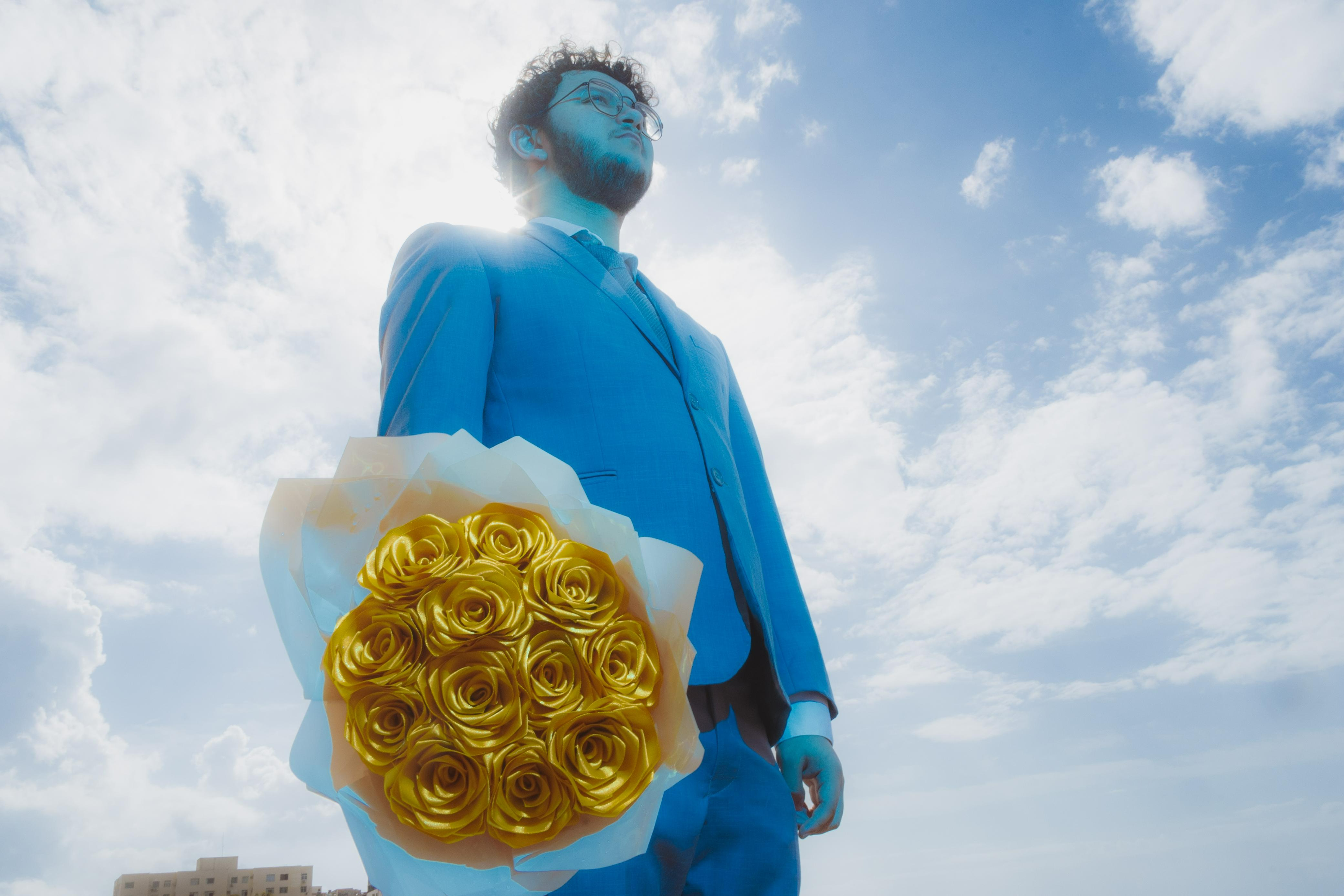 Alex Pucci lança “Yellow Roses”, canção que compôs na adolescência e ...