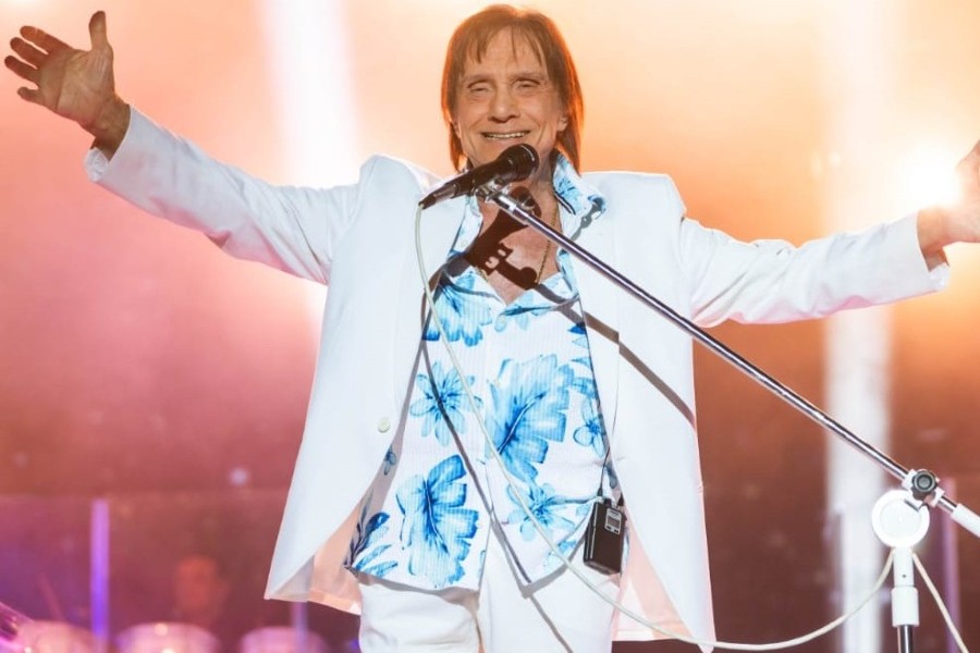 Roberto Carlos está namorando e fala de amor - Cartão de Visita News