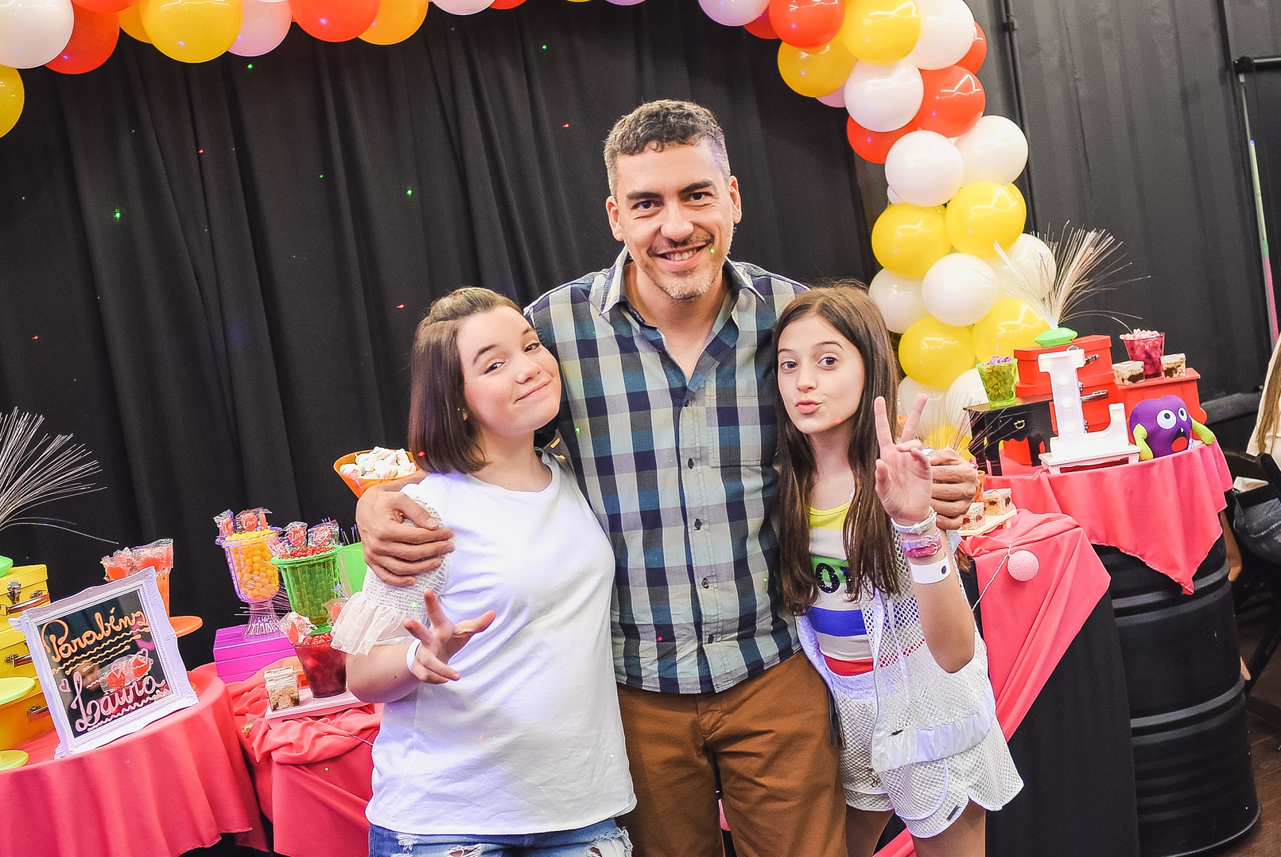 Laura Rauseo comemora 12 anos em parque de trampolim - Cartão de Visita ...