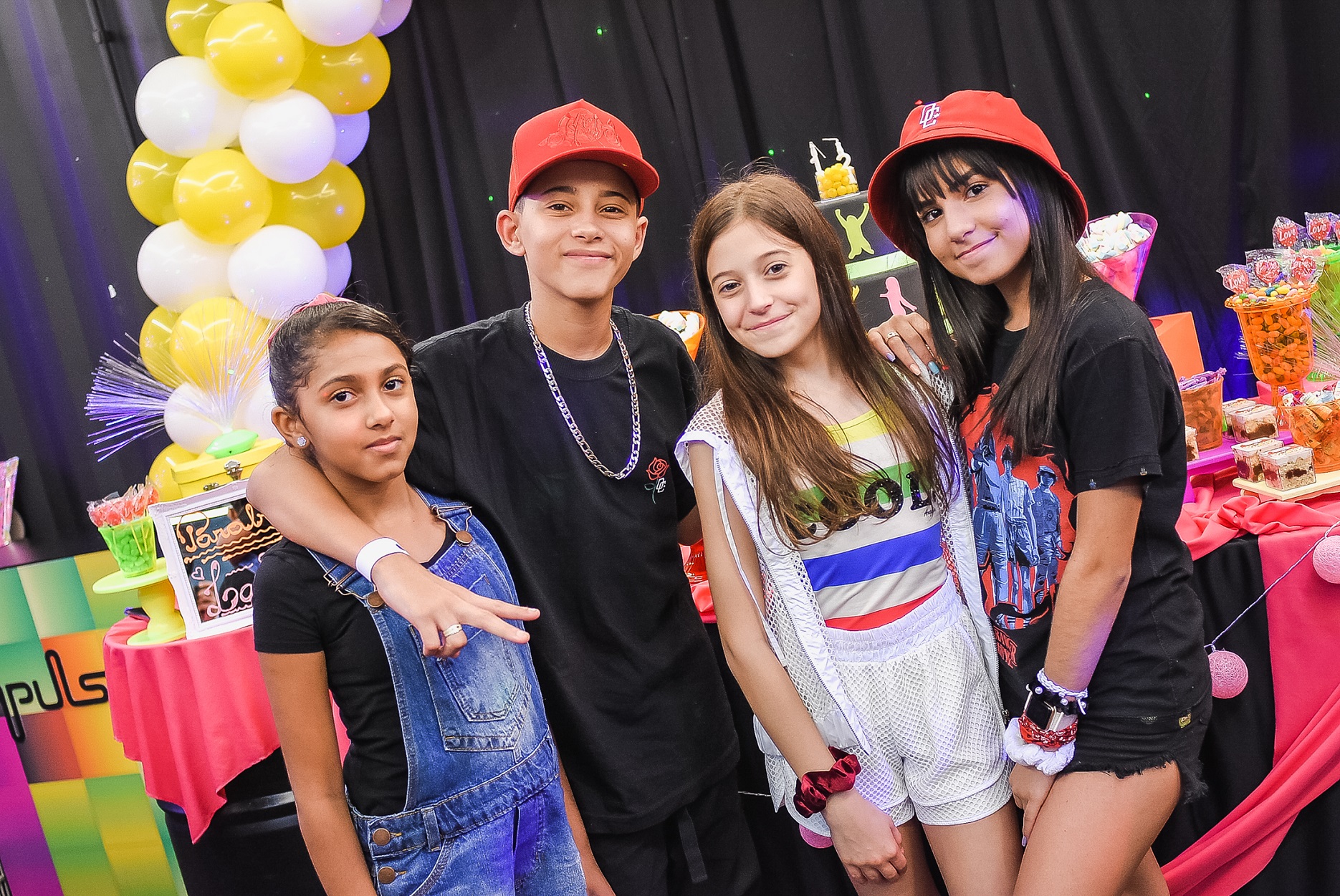 Laura Rauseo comemora 12 anos em parque de trampolim - Cartão de Visita ...