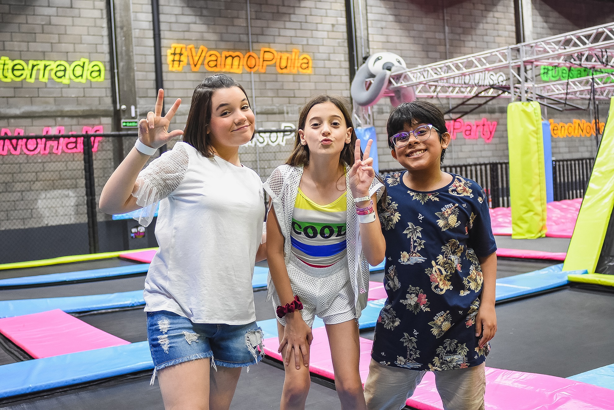 Laura Rauseo comemora 12 anos em parque de trampolim - Cartão de Visita ...