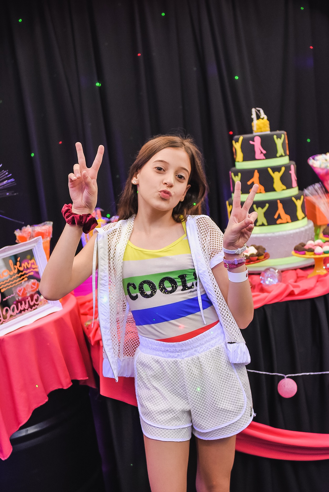 Laura Rauseo comemora 12 anos em parque de trampolim - Cartão de Visita ...